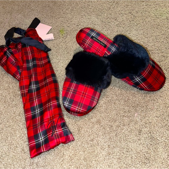 Victoria's Secret | Shoes | Nwt Victorias Secret Vs Redblack Plaid ...